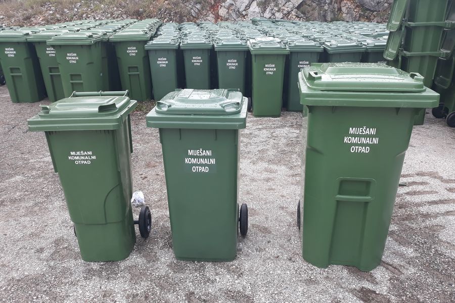 Stanovnicima Viškova podijeljeno više od 2600 spremnika za miješani ...