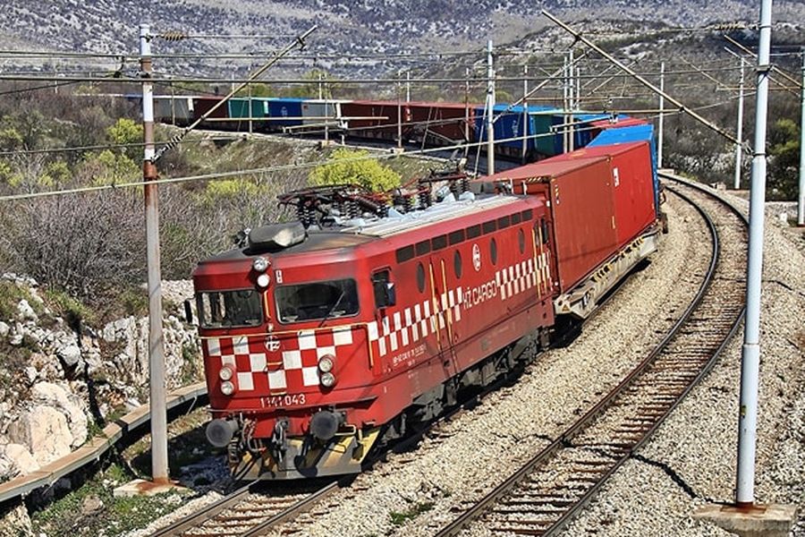 Vlak na putu za Rijeku usmrtio starijeg muškarca dok je prelazio prugu – Fiuman.hr