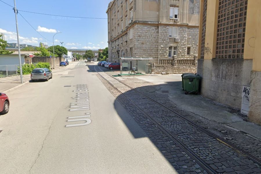 Vozačima smetaju kamene kockice u Ulici Milutina Barača, ali Grad ...