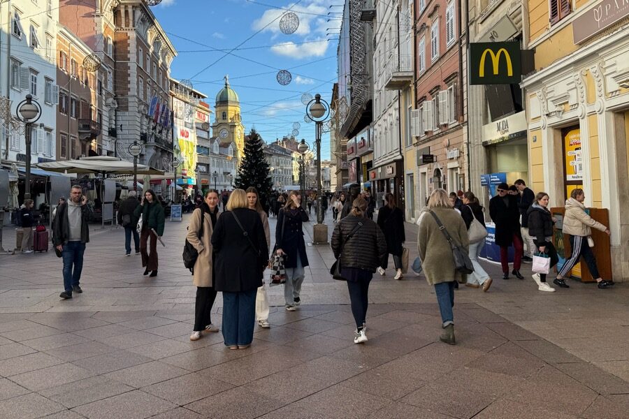 83-godišnjakinja drsko opljačkana usred dana na Korzu – Fiuman.hr