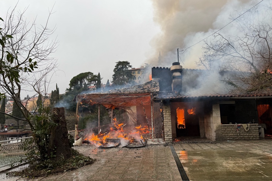 Potpuno izgorio bivši vološćanski restoran Amfora – Fiuman.hr