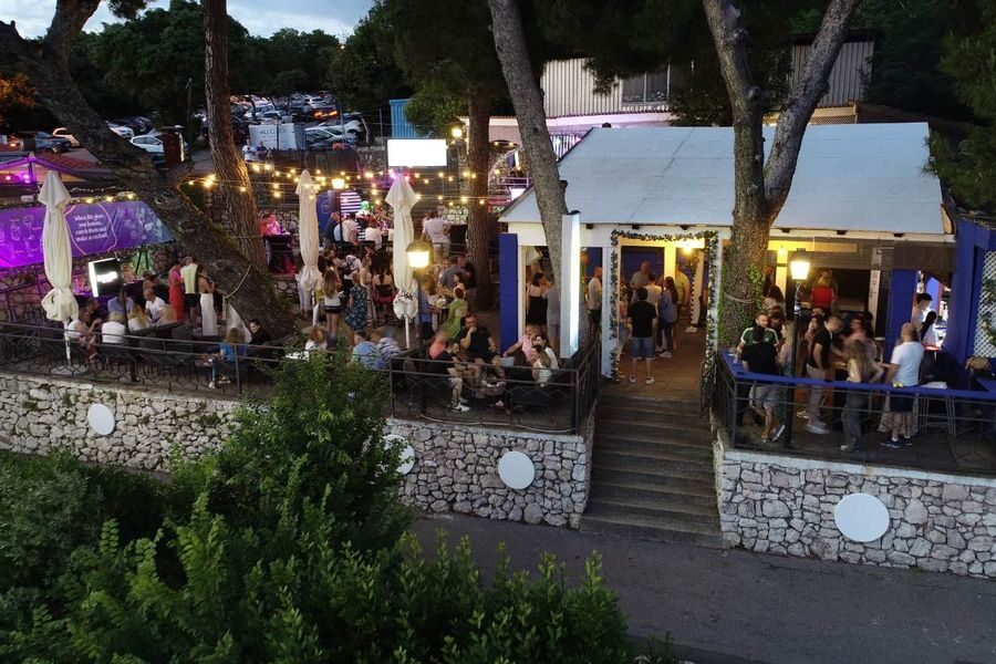 U Kostreni otvoren novi beach club CITRÓN – Fiuman.hr