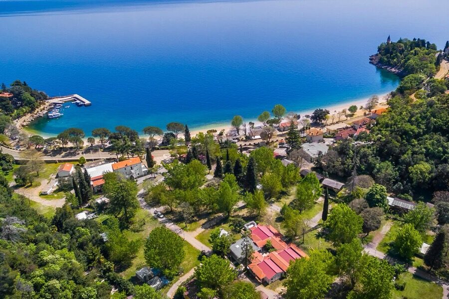 Policajci u Medveji reanimirali ženu koja je prestala disati i spasili ...