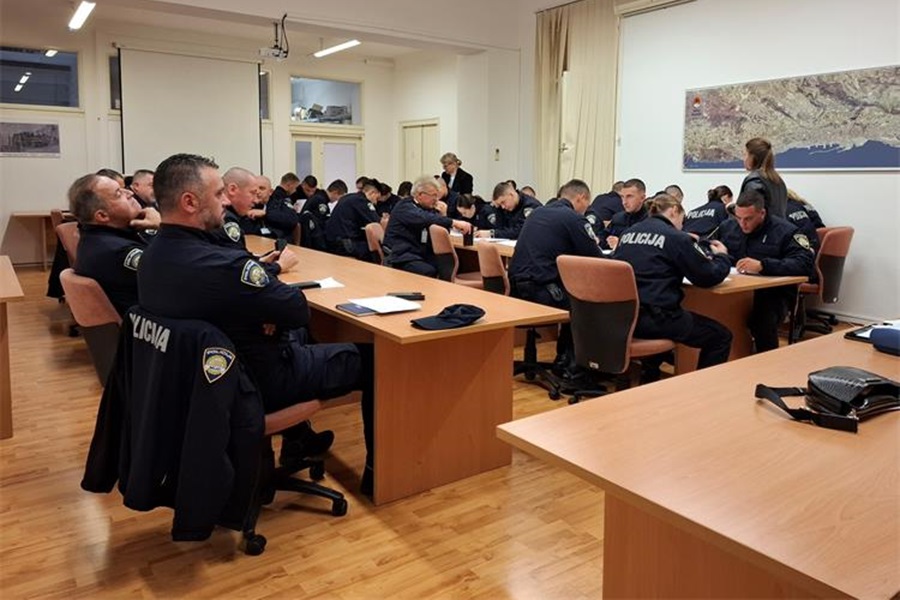 U Rijeci održan prijem za 23 nova policajca – vježbenika – Fiuman.hr