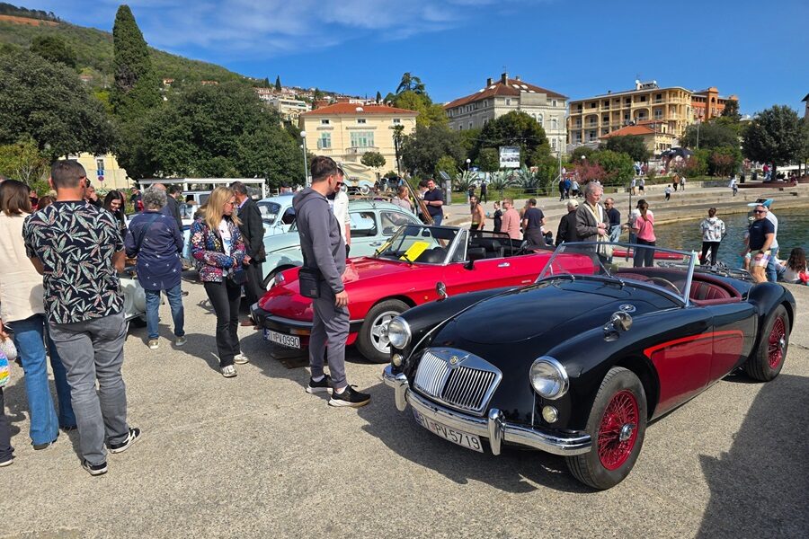 FOTO: Na opatijskoj plaži Slatina održava se tradicionalna Uskršnja ...